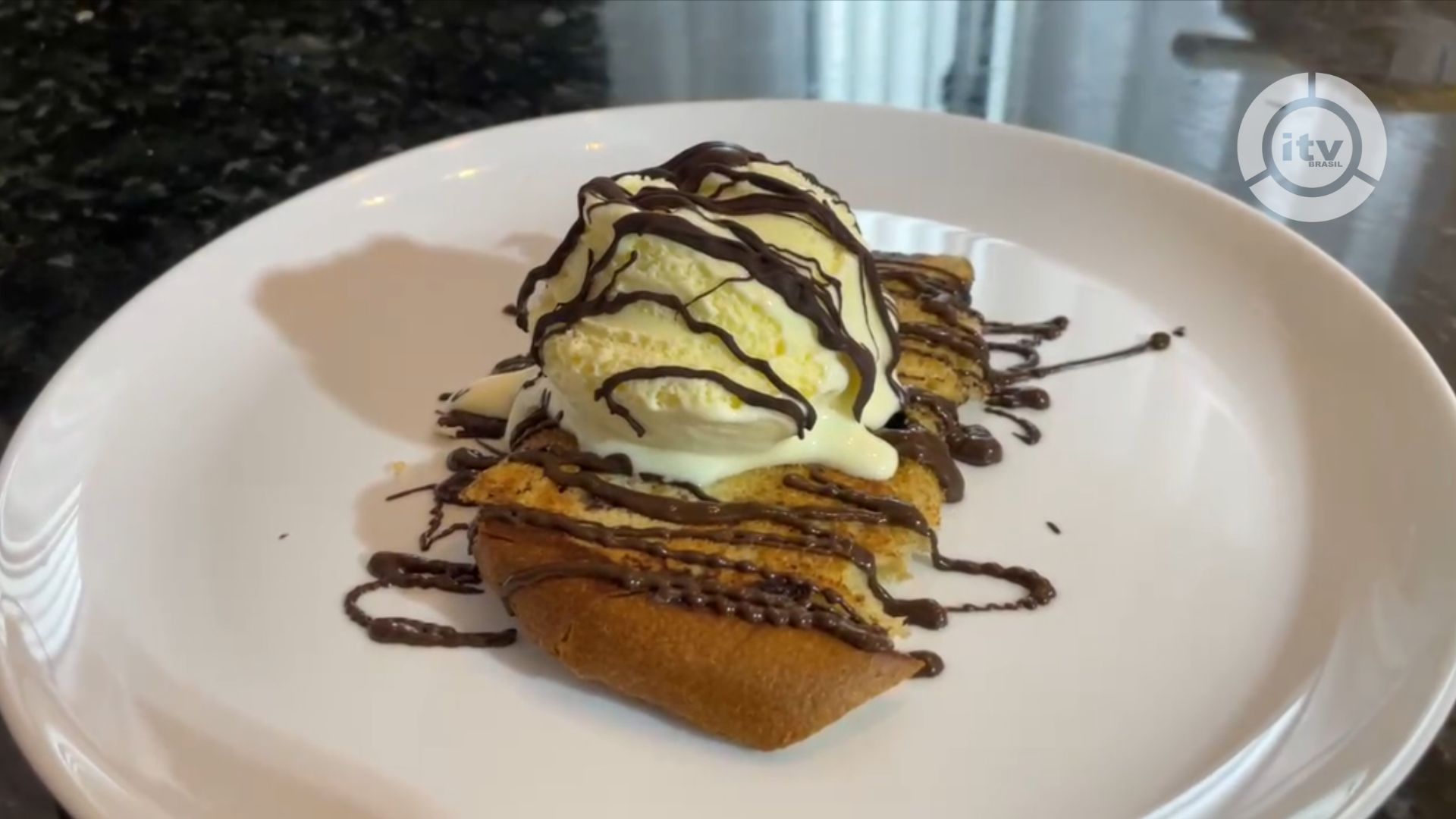 CHEF DOUGLAS FARIA ENSINA UMA DICA DE SOBREMESA - ITV Digital